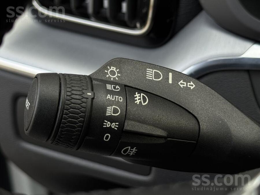 Balts Volvo XC60 2020 Jelgava, ar dzinēja tilpumu 2.00 L un nobraukumu 44 tūkst. km par 26800 €, foto 28 vietnē AUTOMOTO.COM.LV