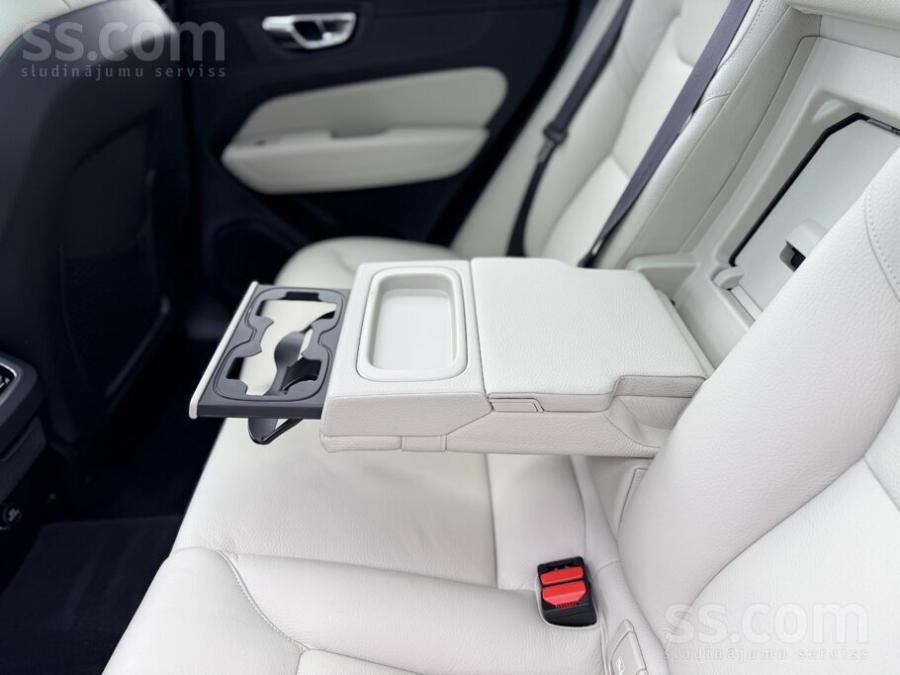 Balts Volvo XC60 2020 Rīga, ar dzinēja tilpumu 2.00 L un nobraukumu 207 tūkst. km par 23995 €, foto 14 vietnē AUTOMOTO.COM.LV