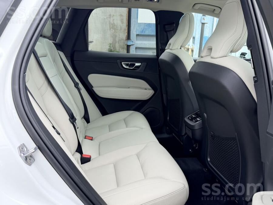 Balts Volvo XC60 2020 Rīga, ar dzinēja tilpumu 2.00 L un nobraukumu 207 tūkst. km par 23995 €, foto 32 vietnē AUTOMOTO.COM.LV