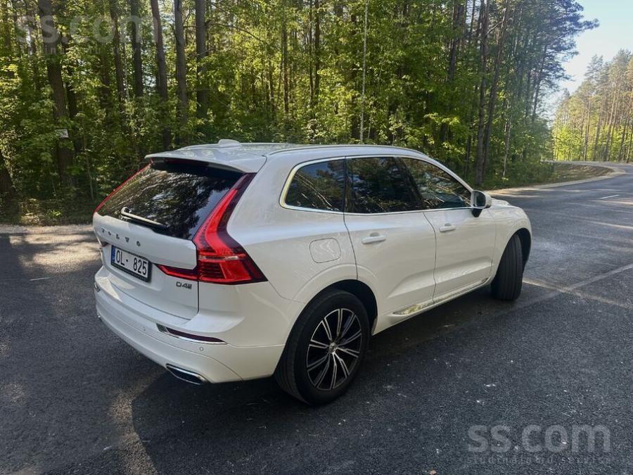 White Volvo XC60 2020 in Riga, with an engine capacity of 2.00 L and mileage of 282 thousand km for 19950 €, photo 5 on AUTOMOTO.COM.LV