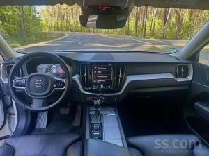 White Volvo XC60 2020 in Riga, with an engine capacity of 2.00 L and mileage of 282 thousand km for 19950 €, photo 7 on AUTOMOTO.COM.LV