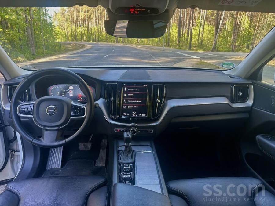 White Volvo XC60 2020 in Riga, with an engine capacity of 2.00 L and mileage of 282 thousand km for 19950 €, photo 7 on AUTOMOTO.COM.LV