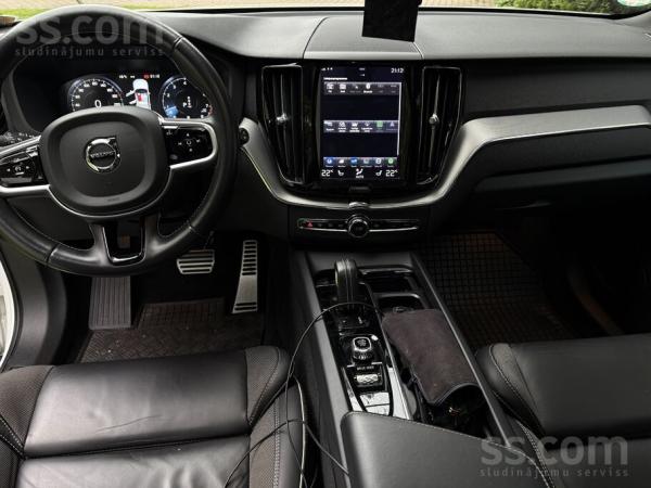 Balts Volvo XC60 2020 Jūrmala, ar dzinēja tilpumu 2.00 L un nobraukumu 83 tūkst. km par 29900 €, foto 3 vietnē AUTOMOTO.COM.LV