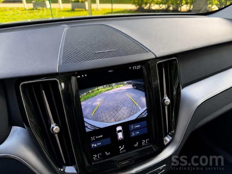 White Volvo XC60 2020 in Riga, with an engine capacity of 2.00 L and mileage of 130 thousand km for 21900 €, photo 14 on AUTOMOTO.COM.LV