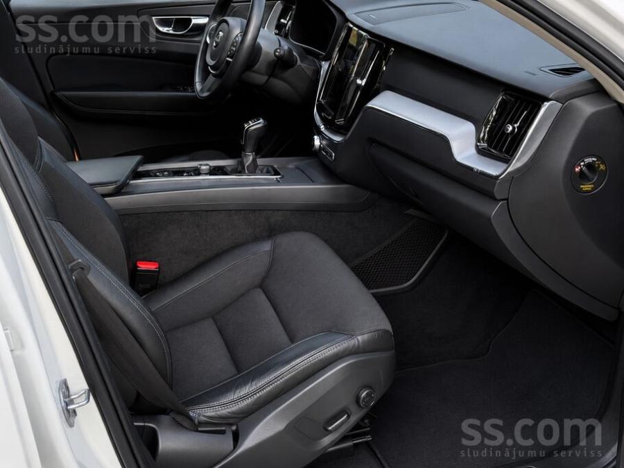 White Volvo XC60 2020 in Riga, with an engine capacity of 2.00 L and mileage of 130 thousand km for 21900 €, photo 19 on AUTOMOTO.COM.LV