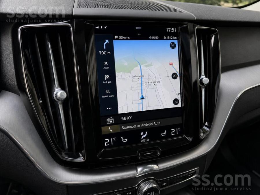 White Volvo XC60 2020 in Riga, with an engine capacity of 2.00 L and mileage of 130 thousand km for 21900 €, photo 20 on AUTOMOTO.COM.LV
