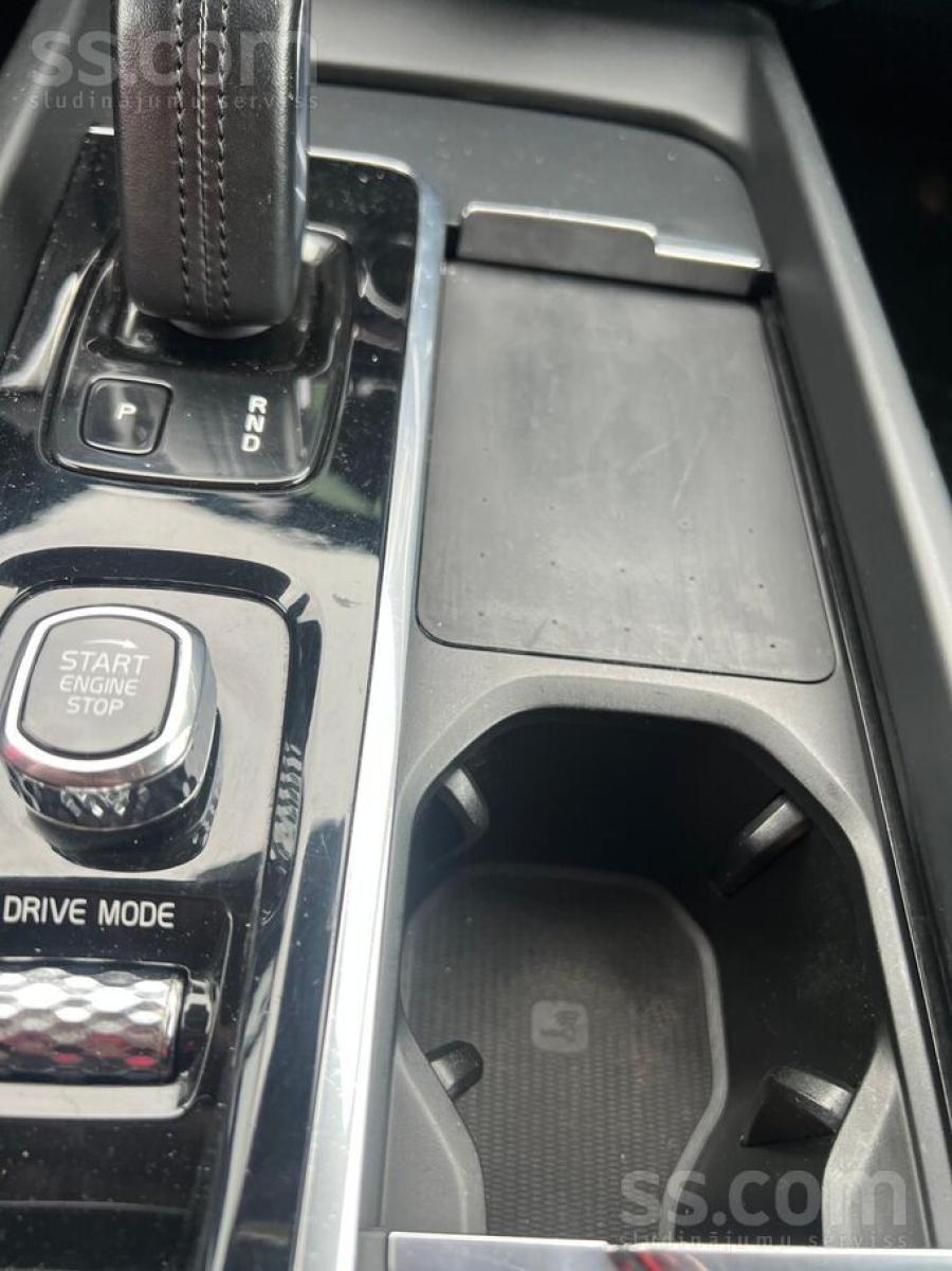 Balts Volvo XC60 2020 Rīga, ar dzinēja tilpumu 2.00 L un nobraukumu 152 tūkst. km par 22980 €, foto 14 vietnē AUTOMOTO.COM.LV
