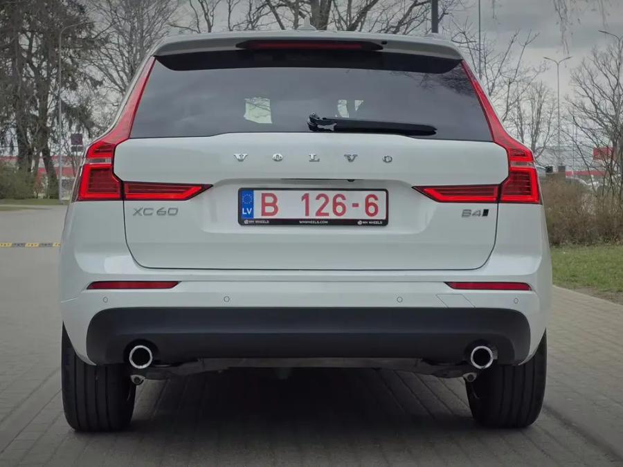 White Volvo XC60 2020 in Riga, with an engine capacity of 2.00 L and mileage of 223 thousand km for 19300 €, photo 6 on AUTOMOTO.COM.LV