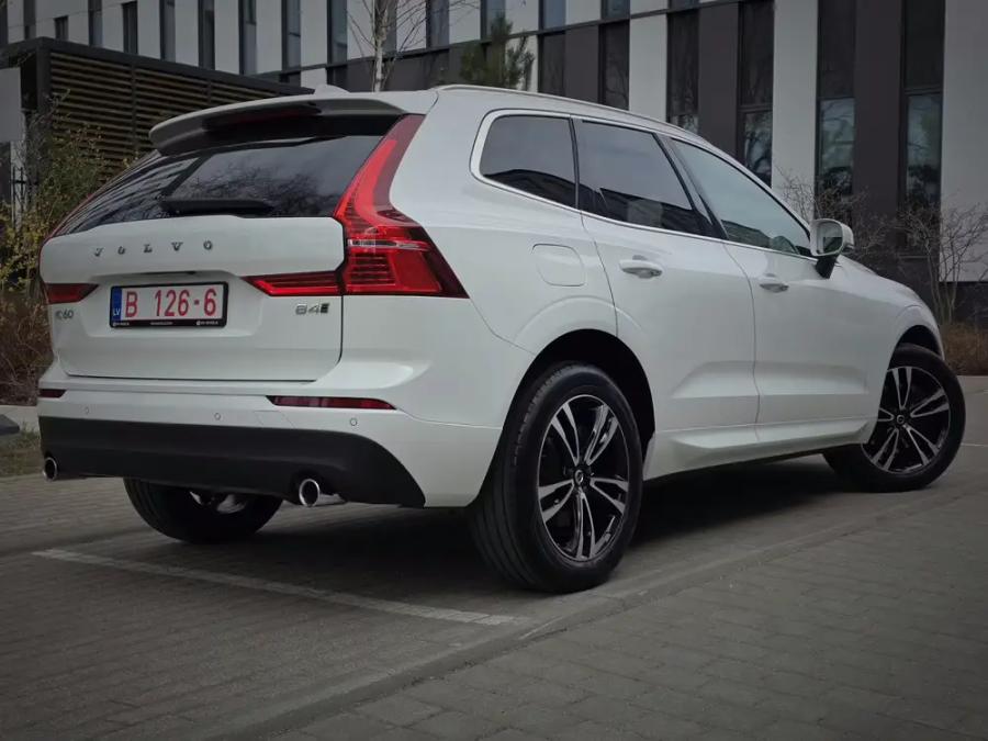 White Volvo XC60 2020 in Riga, with an engine capacity of 2.00 L and mileage of 223 thousand km for 19300 €, photo 7 on AUTOMOTO.COM.LV