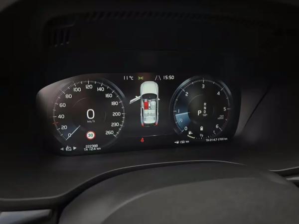 Balts Volvo XC60 2020 Rīga, ar dzinēja tilpumu 2.00 L un nobraukumu 223 tūkst. km par 19300 €, foto 10 vietnē AUTOMOTO.COM.LV