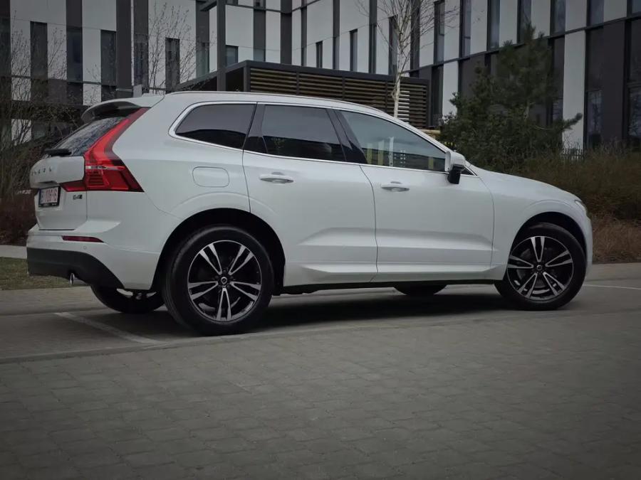White Volvo XC60 2020 in Riga, with an engine capacity of 2.00 L and mileage of 223 thousand km for 19300 €, photo 27 on AUTOMOTO.COM.LV