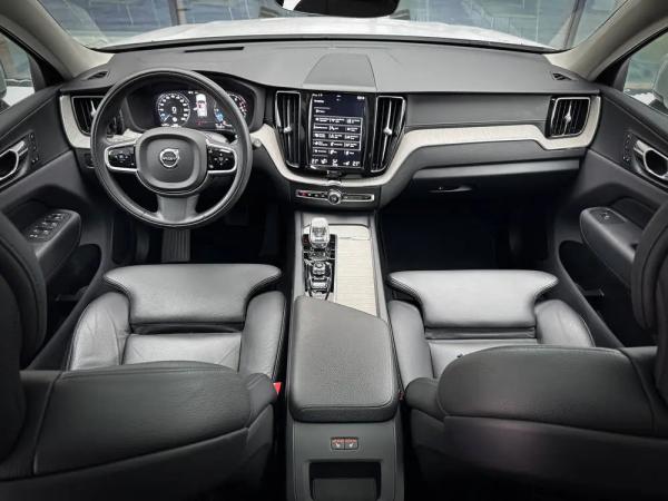 Balts Volvo XC60 2020 Rīga, ar dzinēja tilpumu 2.00 L un nobraukumu 54 tūkst. km par 21200 €, foto 8 vietnē AUTOMOTO.COM.LV