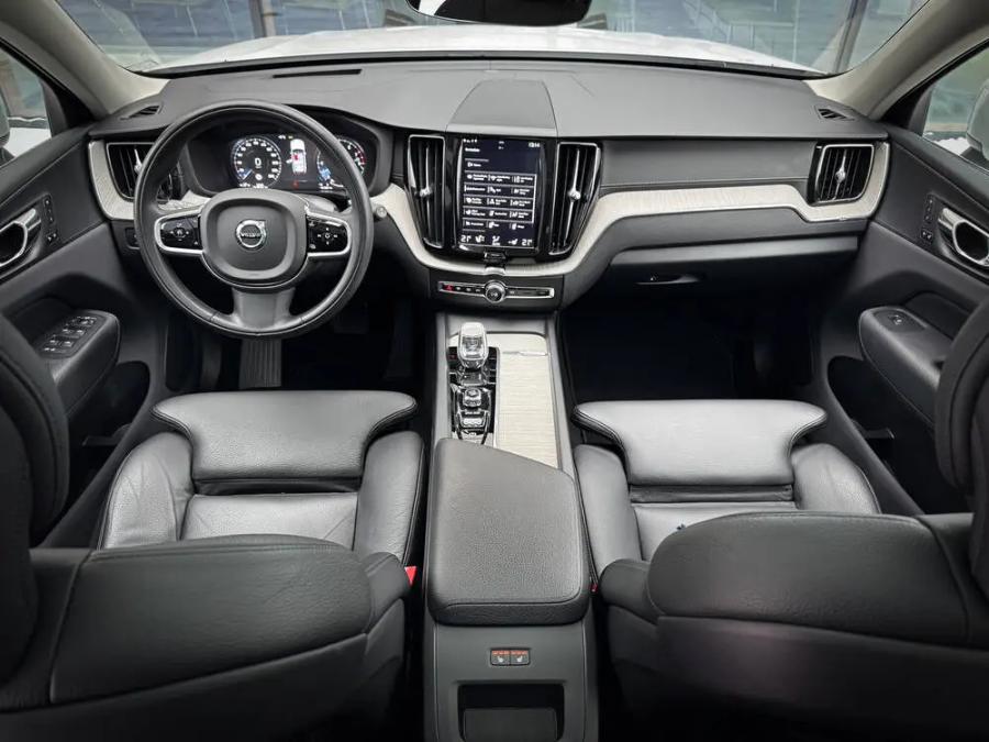 Balts Volvo XC60 2020 Rīga, ar dzinēja tilpumu 2.00 L un nobraukumu 54 tūkst. km par 21200 €, foto 9 vietnē AUTOMOTO.COM.LV