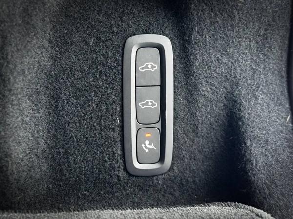 Balts Volvo XC60 2020 Rīga, ar dzinēja tilpumu 2.00 L un nobraukumu 54 tūkst. km par 21200 €, foto 9 vietnē AUTOMOTO.COM.LV
