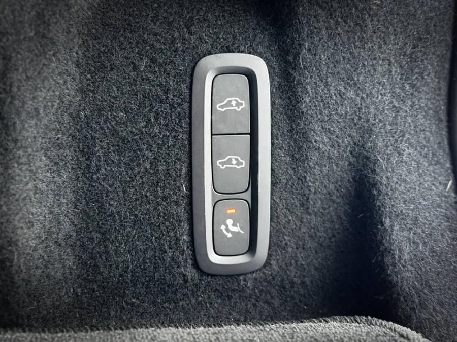Balts Volvo XC60 2020 Rīga, ar dzinēja tilpumu 2.00 L un nobraukumu 54 tūkst. km par 21200 €, foto 10 vietnē AUTOMOTO.COM.LV