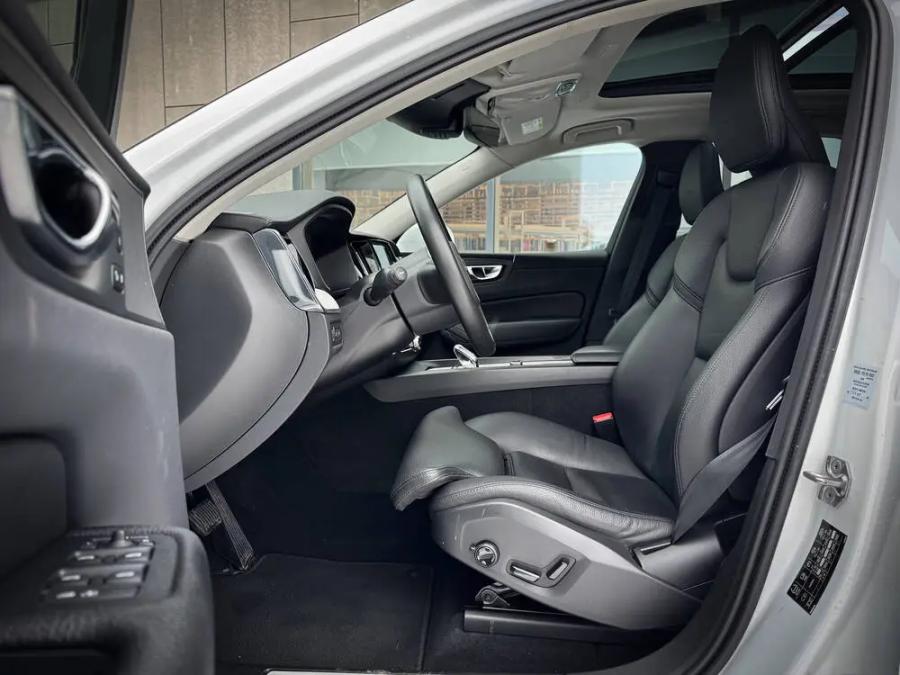Balts Volvo XC60 2020 Rīga, ar dzinēja tilpumu 2.00 L un nobraukumu 54 tūkst. km par 21200 €, foto 11 vietnē AUTOMOTO.COM.LV