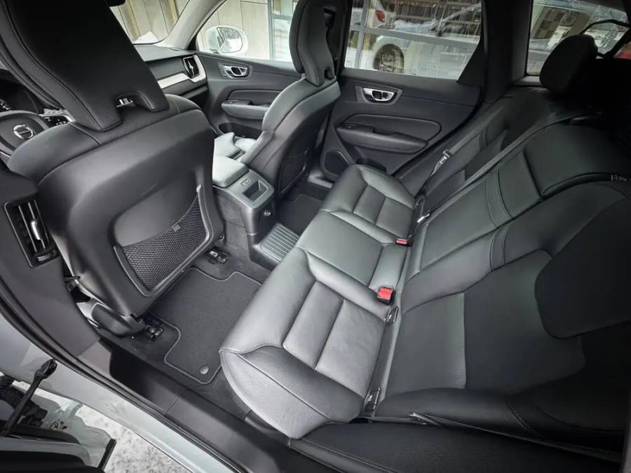 Balts Volvo XC60 2020 Rīga, ar dzinēja tilpumu 2.00 L un nobraukumu 54 tūkst. km par 21200 €, foto 13 vietnē AUTOMOTO.COM.LV