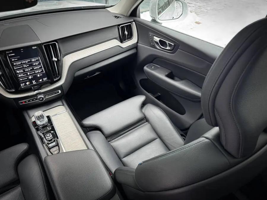 Balts Volvo XC60 2020 Rīga, ar dzinēja tilpumu 2.00 L un nobraukumu 54 tūkst. km par 21200 €, foto 15 vietnē AUTOMOTO.COM.LV