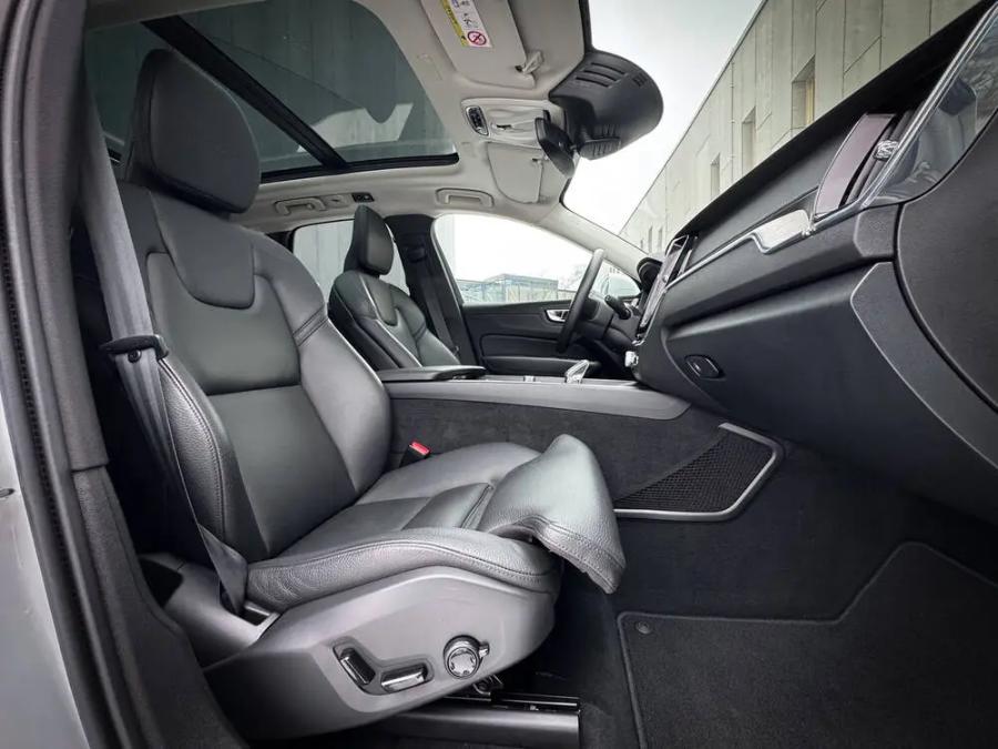 Balts Volvo XC60 2020 Rīga, ar dzinēja tilpumu 2.00 L un nobraukumu 54 tūkst. km par 21200 €, foto 16 vietnē AUTOMOTO.COM.LV