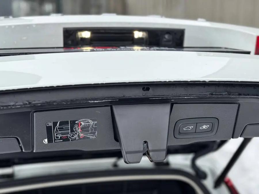 Balts Volvo XC60 2020 Rīga, ar dzinēja tilpumu 2.00 L un nobraukumu 54 tūkst. km par 21200 €, foto 19 vietnē AUTOMOTO.COM.LV