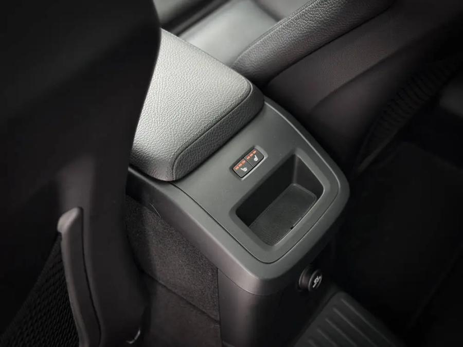 Balts Volvo XC60 2020 Rīga, ar dzinēja tilpumu 2.00 L un nobraukumu 54 tūkst. km par 21200 €, foto 20 vietnē AUTOMOTO.COM.LV