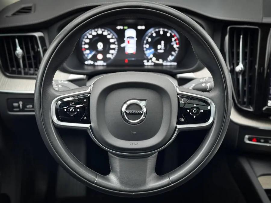 Balts Volvo XC60 2020 Rīga, ar dzinēja tilpumu 2.00 L un nobraukumu 54 tūkst. km par 21200 €, foto 22 vietnē AUTOMOTO.COM.LV
