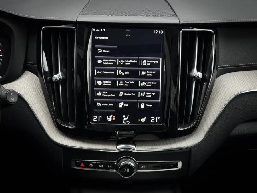 Balts Volvo XC60 2020 Rīga, ar dzinēja tilpumu 2.00 L un nobraukumu 54 tūkst. km par 21200 €, foto 23 vietnē AUTOMOTO.COM.LV
