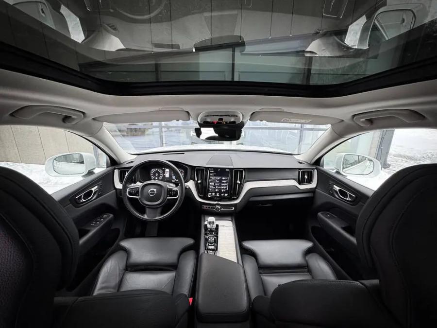 Balts Volvo XC60 2020 Rīga, ar dzinēja tilpumu 2.00 L un nobraukumu 54 tūkst. km par 21200 €, foto 24 vietnē AUTOMOTO.COM.LV