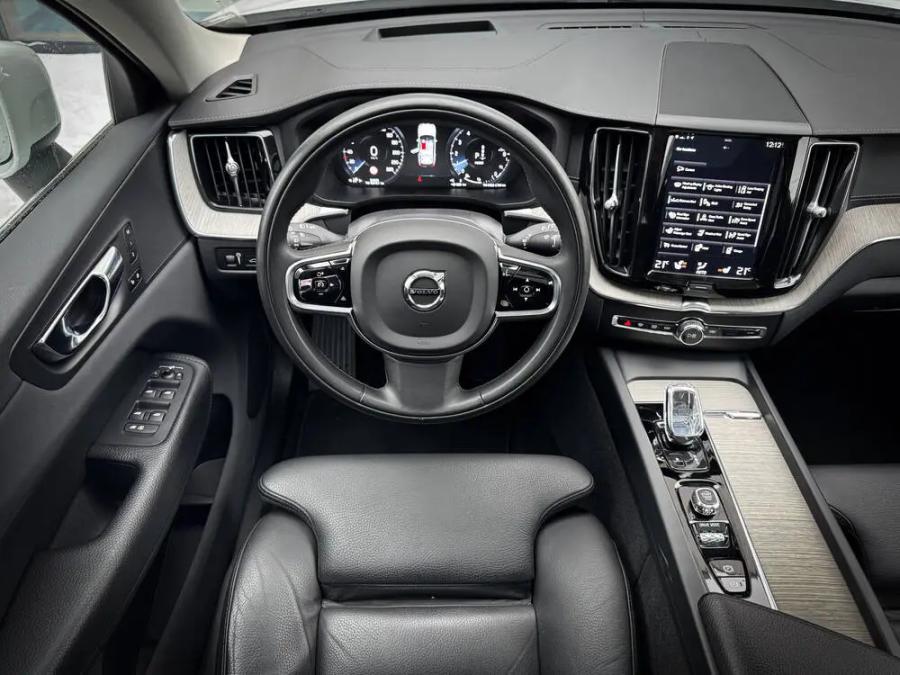 Balts Volvo XC60 2020 Rīga, ar dzinēja tilpumu 2.00 L un nobraukumu 54 tūkst. km par 21200 €, foto 33 vietnē AUTOMOTO.COM.LV
