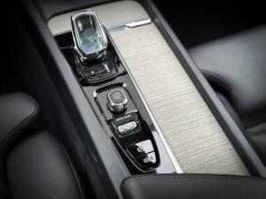 Balts Volvo XC60 2020 Rīga, ar dzinēja tilpumu 2.00 L un nobraukumu 54 tūkst. km par 21200 €, foto 34 vietnē AUTOMOTO.COM.LV