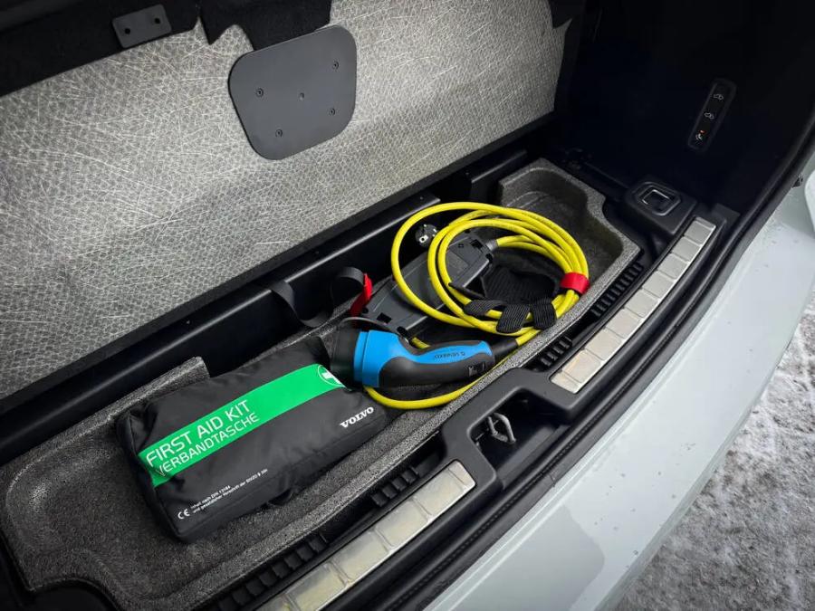 Balts Volvo XC60 2020 Rīga, ar dzinēja tilpumu 2.00 L un nobraukumu 54 tūkst. km par 21200 €, foto 35 vietnē AUTOMOTO.COM.LV