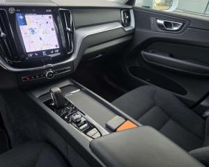 Balts Volvo XC60 2020 Panevēža, ar dzinēja tilpumu 1.97 L un nobraukumu 47 tūkst. km par 24999 €, foto 24 vietnē AUTOMOTO.COM.LV