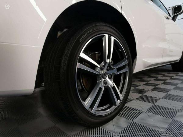 Balts Volvo XC60 2020 Viļņa, ar dzinēja tilpumu 1.97 L un nobraukumu 75 tūkst. km par 26000 €, foto 3 vietnē AUTOMOTO.COM.LV