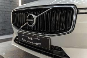 White Volvo XC60 2020 in Vilnius, with an engine capacity of 1.97 L and mileage of 75 thousand km for 26000 €, photo 6 on AUTOMOTO.COM.LV