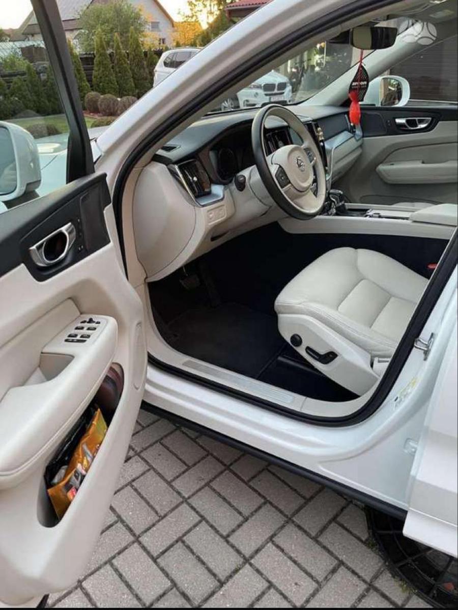 White Volvo XC60 2020 in Vilnius, with an engine capacity of 1.97 L and mileage of 75 thousand km for 26000 €, photo 9 on AUTOMOTO.COM.LV
