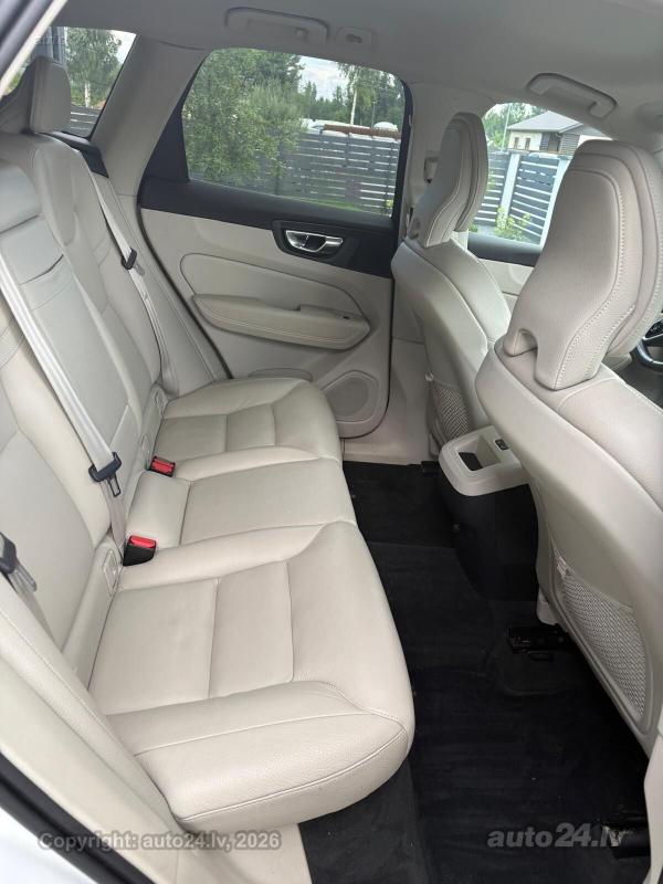 White Volvo XC60 2020 in Parnu, with an engine capacity of 2.00 L and mileage of 160 thousand km for 24999 €, photo 10 on AUTOMOTO.COM.LV