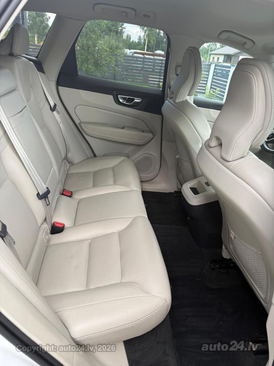 White Volvo XC60 2020 in Parnu, with an engine capacity of 2.00 L and mileage of 160 thousand km for 24999 €, photo 11 on AUTOMOTO.COM.LV