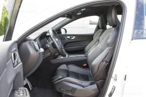 White Volvo XC60 2020 in Tukums, with an engine capacity of 2.00 L and mileage of 85 thousand km for 27800 €, photo 8 on AUTOMOTO.COM.LV