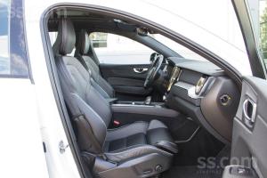 White Volvo XC60 2020 in Tukums, with an engine capacity of 2.00 L and mileage of 85 thousand km for 27800 €, photo 10 on AUTOMOTO.COM.LV