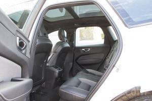 White Volvo XC60 2020 in Tukums, with an engine capacity of 2.00 L and mileage of 85 thousand km for 27800 €, photo 12 on AUTOMOTO.COM.LV