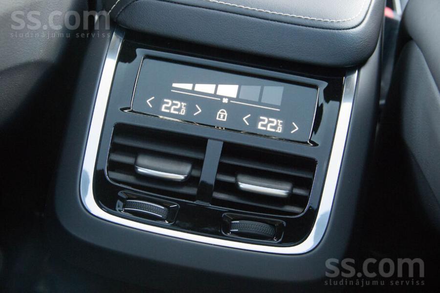 White Volvo XC60 2020 in Tukums, with an engine capacity of 2.00 L and mileage of 85 thousand km for 27800 €, photo 19 on AUTOMOTO.COM.LV