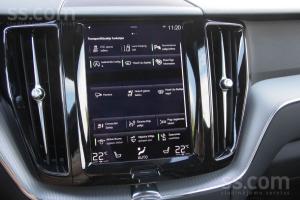 White Volvo XC60 2020 in Tukums, with an engine capacity of 2.00 L and mileage of 85 thousand km for 27800 €, photo 24 on AUTOMOTO.COM.LV