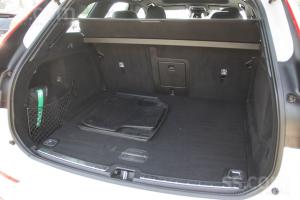 White Volvo XC60 2020 in Tukums, with an engine capacity of 2.00 L and mileage of 85 thousand km for 27800 €, photo 26 on AUTOMOTO.COM.LV