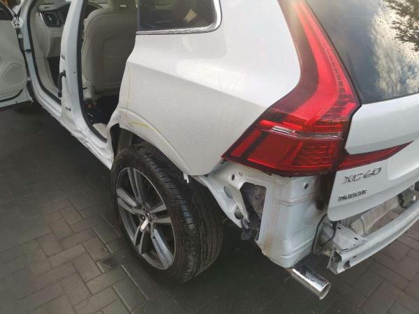 Balts Volvo XC60 2020 Viļņa, ar dzinēja tilpumu 2.00 L un nobraukumu 116 tūkst. km par 15900 €, foto 9 vietnē AUTOMOTO.COM.LV