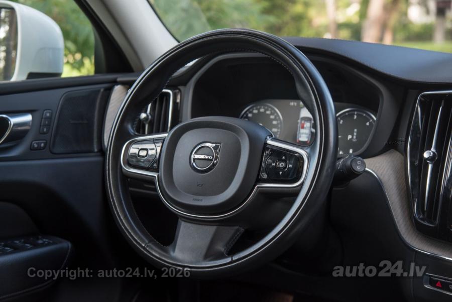 Balts Volvo XC60 2020 Pērnava, ar dzinēja tilpumu 2.00 L un nobraukumu 223 tūkst. km par 23499 €, foto 12 vietnē AUTOMOTO.COM.LV