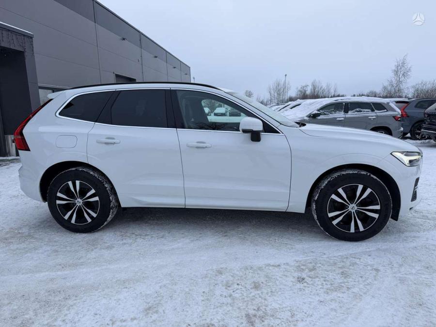 White Volvo XC60 2021 in Siauliai, with an engine capacity of 1.97 L and mileage of 205 thousand km for 26500 €, photo 3 on AUTOMOTO.COM.LV