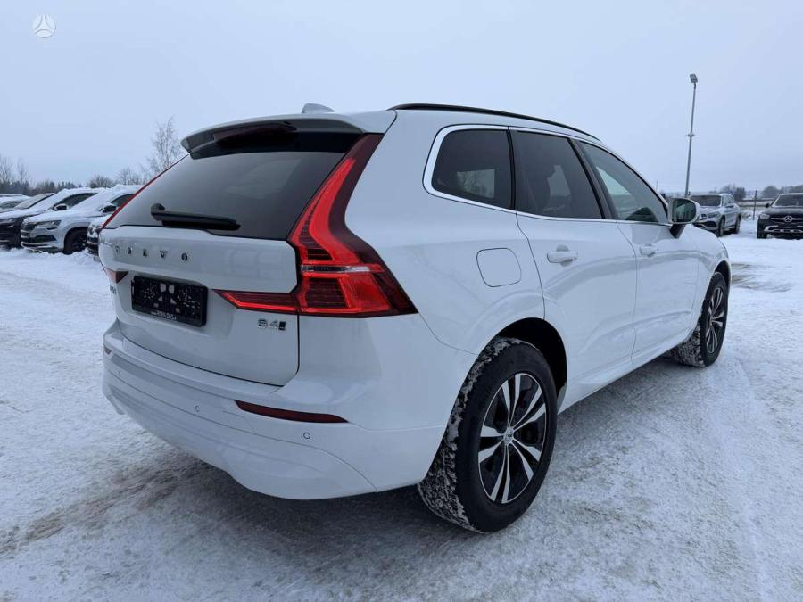 White Volvo XC60 2021 in Siauliai, with an engine capacity of 1.97 L and mileage of 205 thousand km for 26500 €, photo 9 on AUTOMOTO.COM.LV