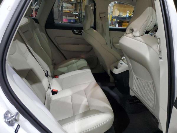 White Volvo XC60 2021 in Vilnius, with an engine capacity of 1.97 L and mileage of 91 thousand km for 16200 €, photo 10 on AUTOMOTO.COM.LV