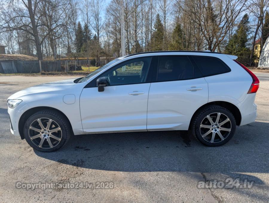 White Volvo XC60 2021 in Tallinn, with an engine capacity of 2.00 L and mileage of 65 thousand km for 36990 €, photo 3 on AUTOMOTO.COM.LV