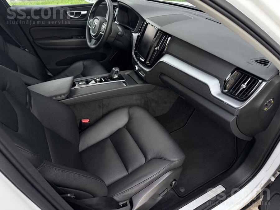 Balts Volvo XC60 2021 Rīga, ar dzinēja tilpumu 2.00 L un nobraukumu 127 tūkst. km par 28550 €, foto 12 vietnē AUTOMOTO.COM.LV